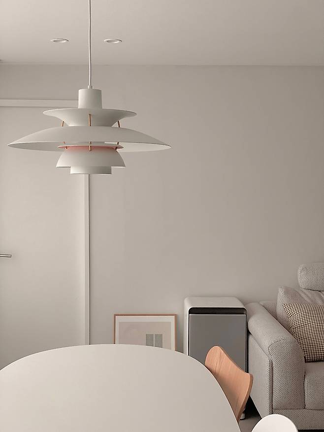 촌스러운 구축의 놀라운 대변신! 깔끔한 화이트 31평 아파트로! | 집꾸미기