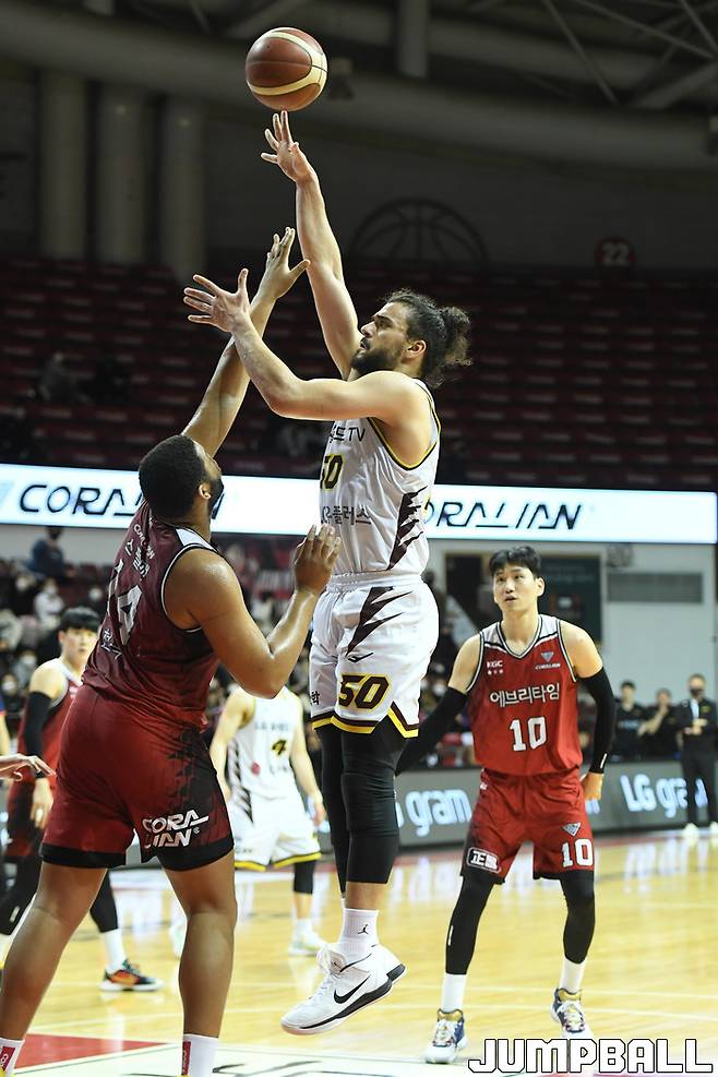 'LG의 기둥' 마레이가 밝힌 KGC에 강한 이유는?