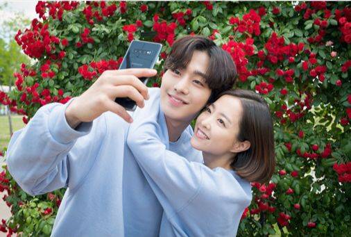 [CELEB] Ahn Hyo-seop flaunts his good looks in 'Business Proposal'