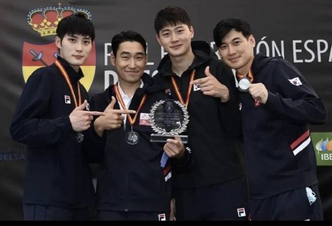 더쿠 찌르면 금빛 한국 펜싱 사브르 남녀 대표팀 나란히 월드컵 정상