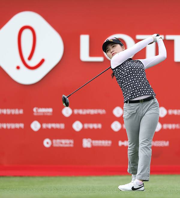 심상치 않은 루키 이예원 롯데오픈 첫날 8언더파 몰아쳐 Klpga