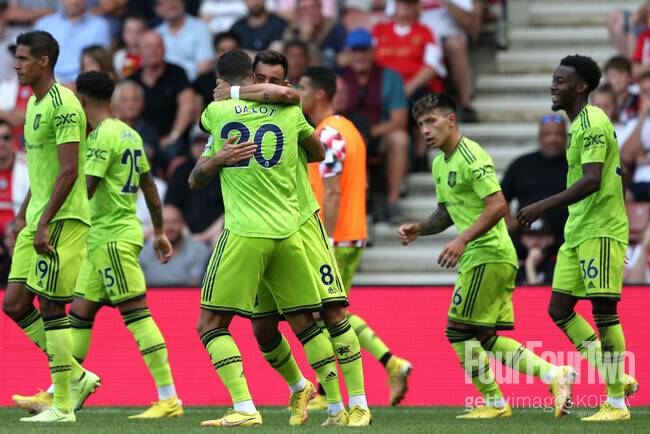 [epl.review] '카세미루 데뷔' 맨유, 사우샘프턴 1-0 제압..리그 2연승