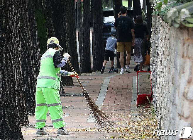 서울시 환경공무관 근무환경 바꾼다휴게실·청소장비 개선