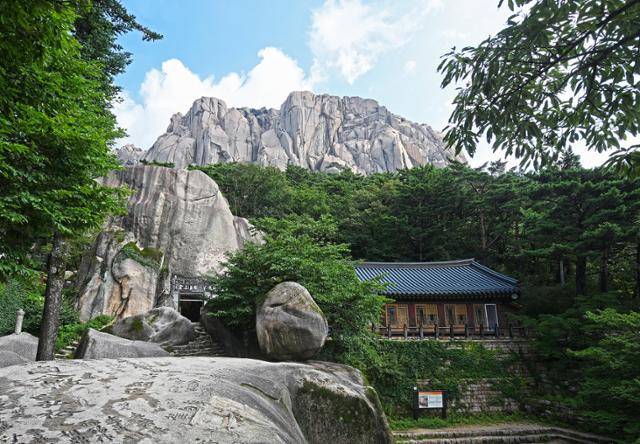 이런 여행 설악산 흔들바위 아직 안 떨어졌어