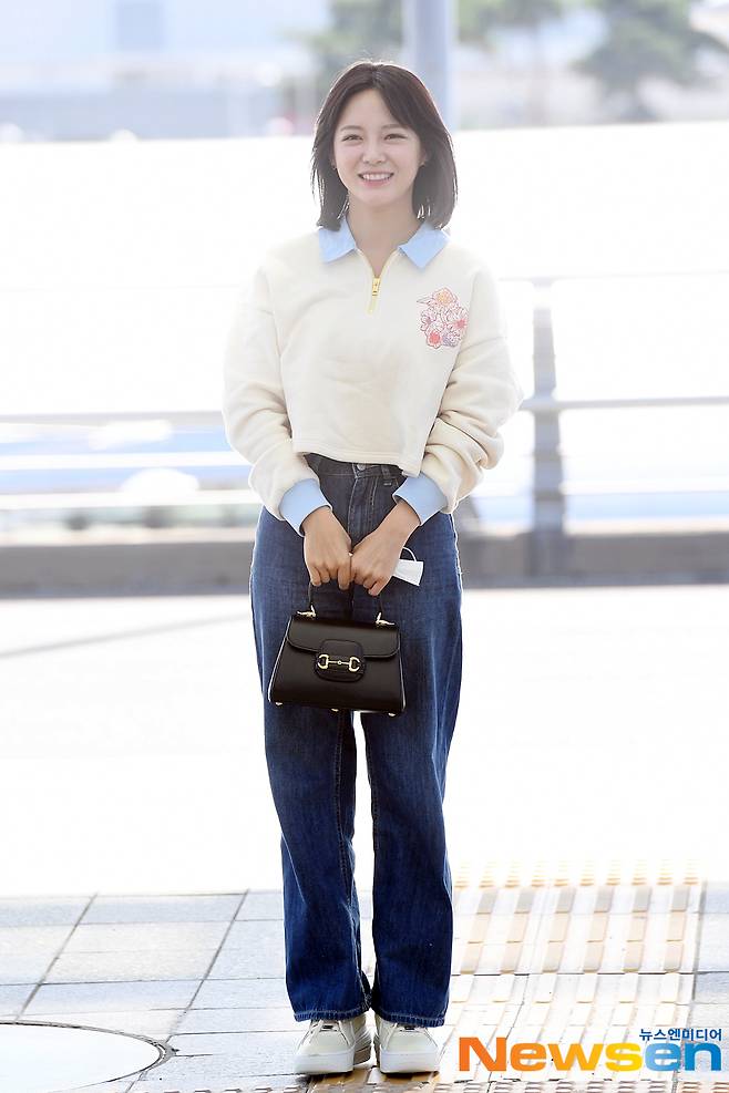김세정 소녀 느낌 물씬 하는 공항패션 포토엔hd