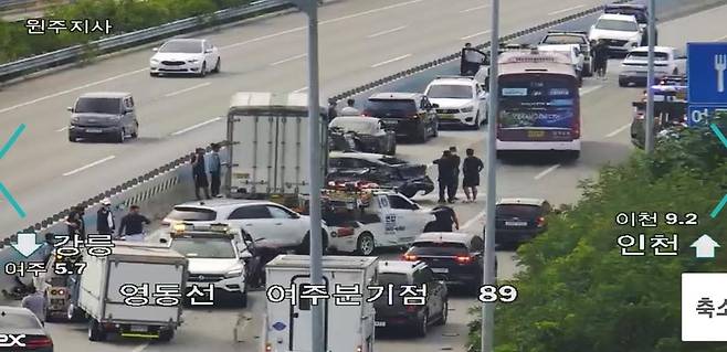 영동고속도로 여주분기점서 화물차·승용차·승합차 포함 12중 추돌사고