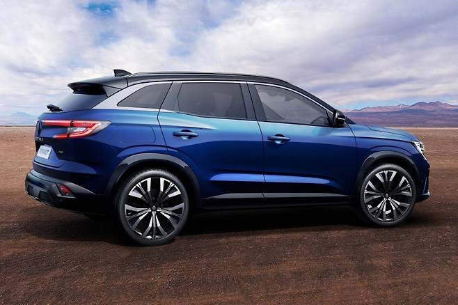 르노 신형 QM6, 7인승으로 더 커진다?..파워트레인도 전동화 '몽땅 교체' | 모터그래프