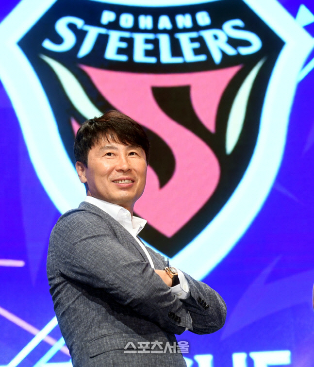 포토 포항 김기동 감독 미소 가득