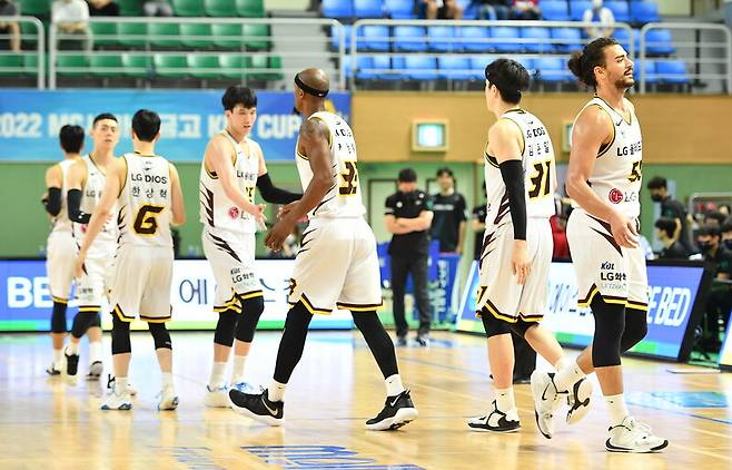[KBL 컵대회] '신바람 농구' LG, KGC인삼공사 꺾고 2전 2승 .. 가장 먼저 4강 진출