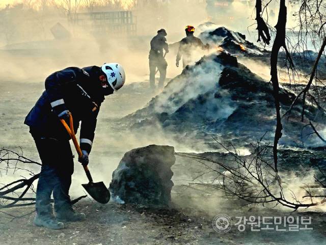 물·불 안 가리는 해양경찰 활약상 사진에 담겼다