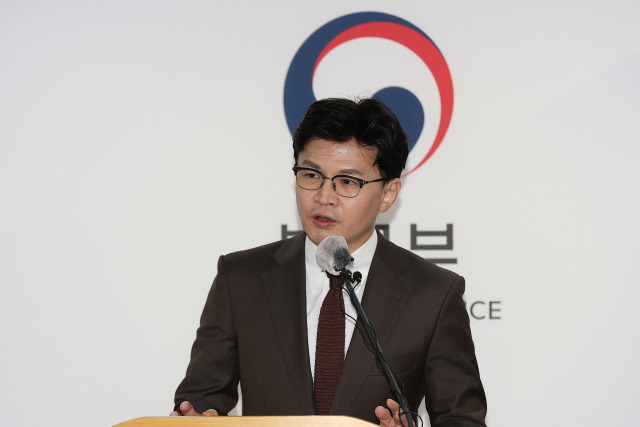 한동훈 장관 퇴근길 미행한 유튜버경찰 출석 요구 중
