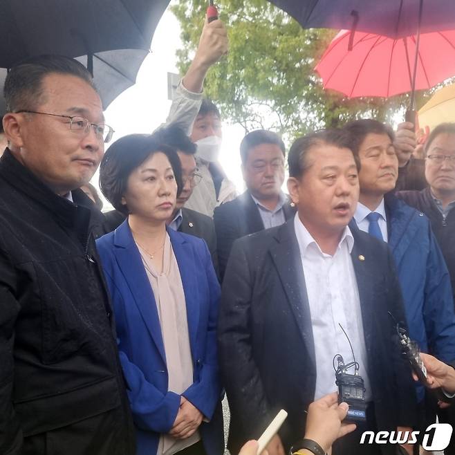 민주당 국방위 강릉 낙탄사고 부대 방문軍 불허로 발길 돌려