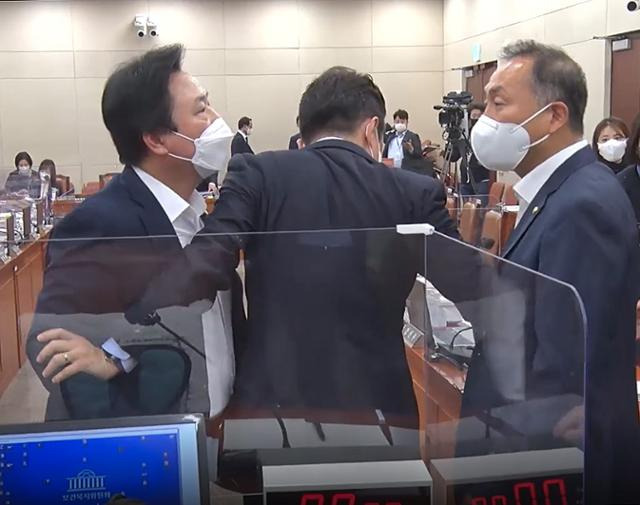 한국 민주화에 존댓말이 걸림돌항공기 추락사고 원인으로도 지목돼