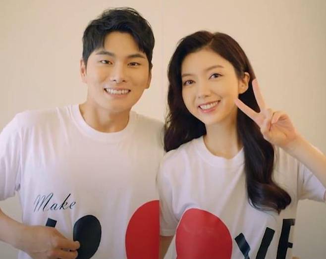 대세 스타와 결혼 예정 연인이 되는 김옥빈 동생 근황 필더무비