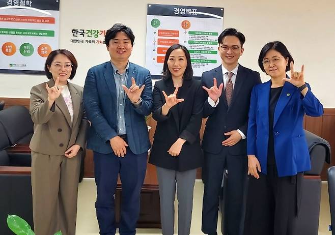 가족서비스를 수어로 누구 하나 소외되지 않는 가족 캠페인 영상