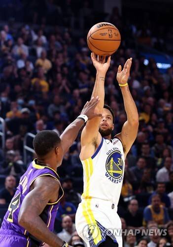 Nba 커리 33점 폭발 골든스테이트 레이커스 완파하며 시즌 첫 승