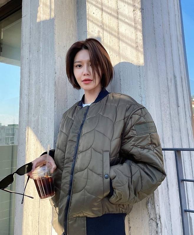 소녀시대 수영 깔깔이가 달라졌어요힙하고 날씬해진 퀼팅 패딩룩 패션엔