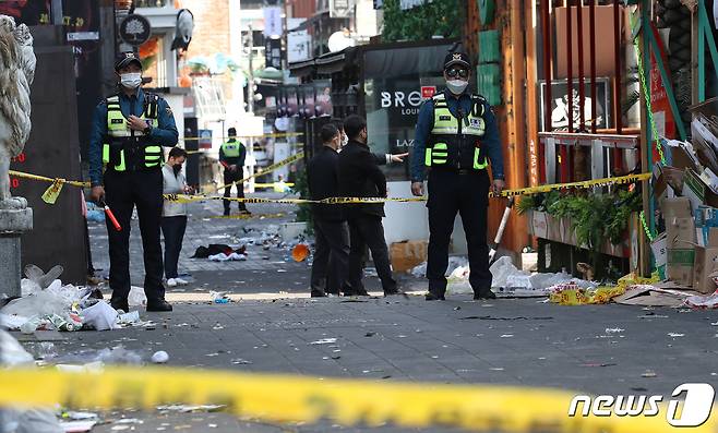 이태원 사망자 153명으로 늘어150명 신원 파악 유족에 통보