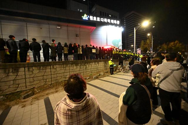 축제로 시작해 비극으로 끝난 이태원의 밤 사진잇슈
