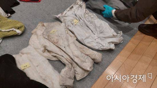 현장 흙먼지 가득한 신발·지금도 울리는 전화유실물센터 그날의 흔적들