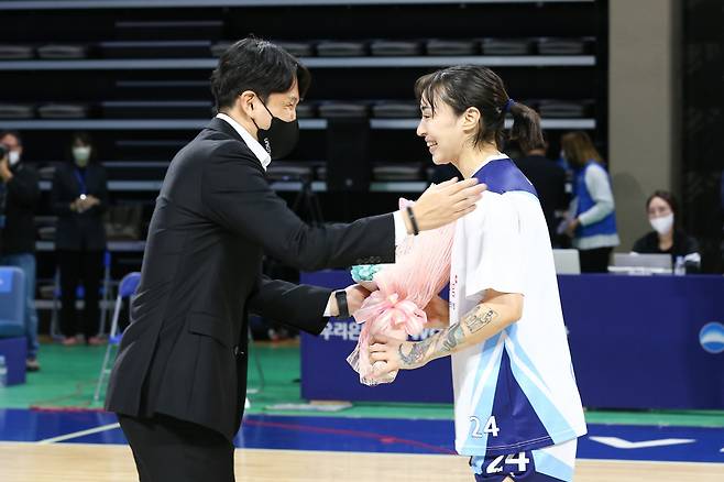 위성우 우리은행 감독 충분히 못할 것이라 예상한 경기였다