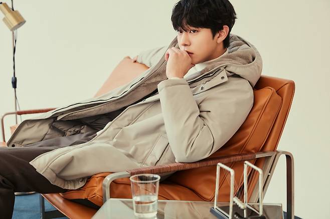 화보 안효섭 차분한 겨울 남자 변신