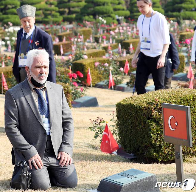 한국전쟁 참전한 용사와 아들