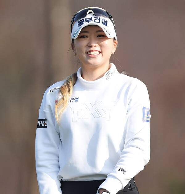 '난조에서 벗어난' 조아연, 최종전 첫날 단독 2위…시즌 3승 겨냥 [KLPGA]