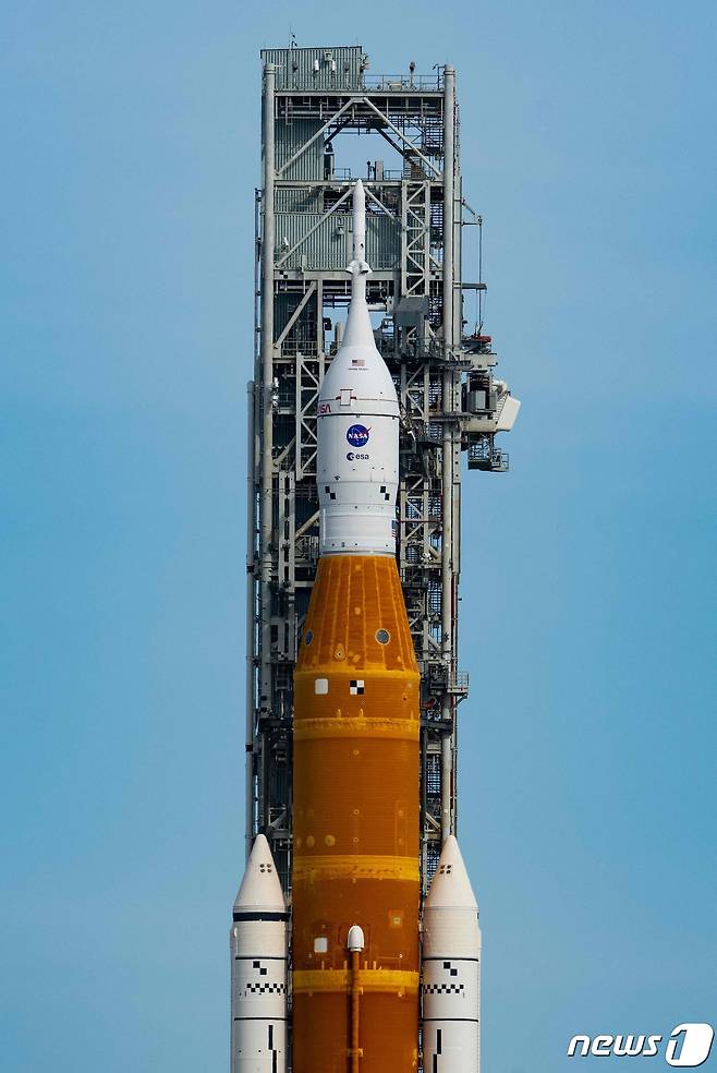 "50년 만에 다시 달로"…마네킹 실은 우주선, 지구로 무사 귀환할까