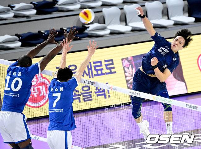 ‘임동혁 21득점 폭발 대한항공 2위 현대캐탈 셧아웃 제압하고 1위 수성 인천 리뷰