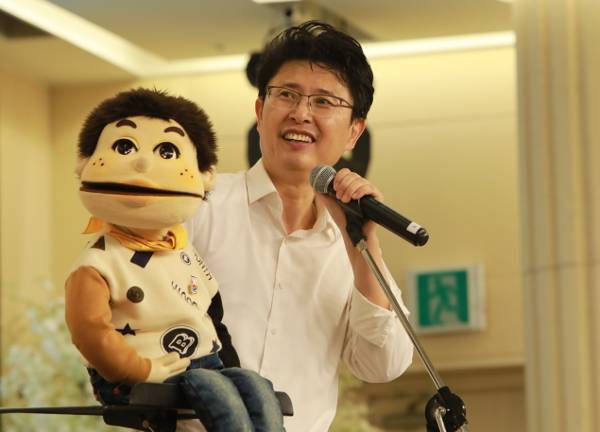 현장 눈높이 진행에 마스크 너머로 아이들 웃음과 찬양이
