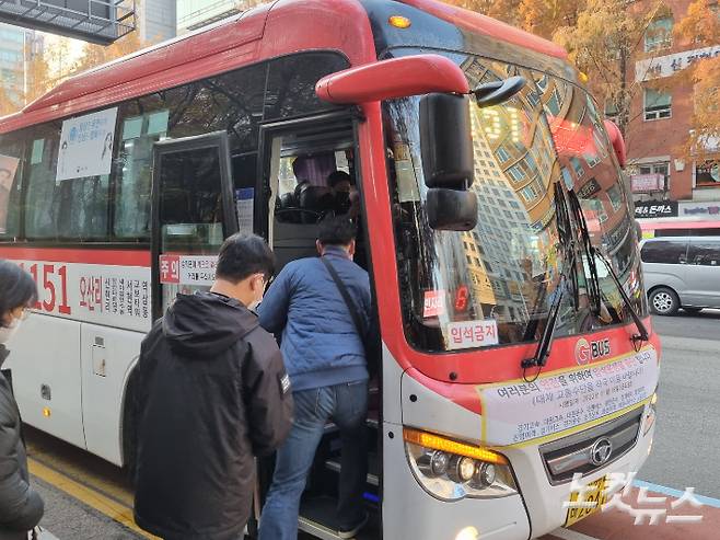 우려했던 출근대란 없었다경기도 광역버스 입석 금지 첫날