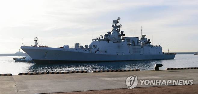 인도 해군 호위함 쉬발릭함 입항