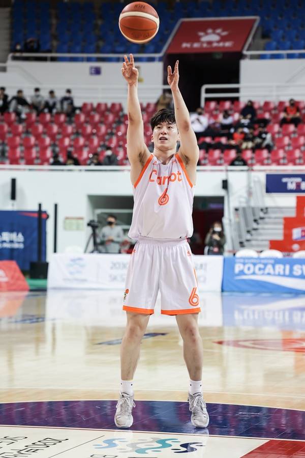 캐롯 현대모비스 꺾고 단독 2위db 6연패 탈출