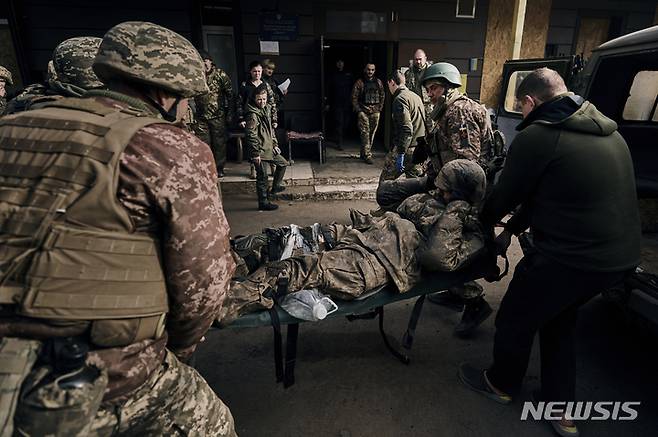 우크라전 283일 우크라군 정착촌 탈환 지속러 바흐무트 포위 계획