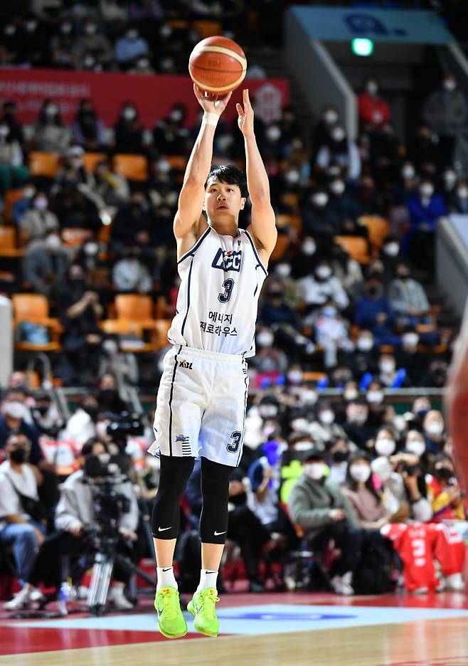 전성현 4q 14점 폭발 고양 캐롯 울산 현대모비스 잡고 공동 2위종합