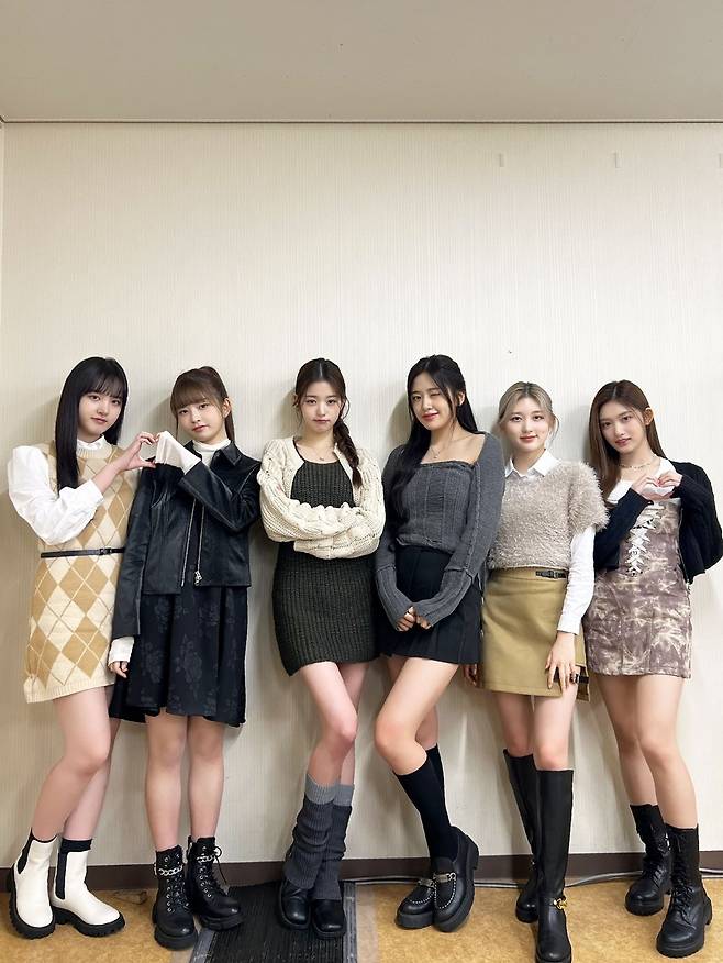 아이브 장원영 소녀미 폭발하는 원피스가디건 패션 디스패치 스타일