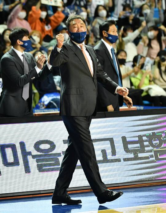 [경기 전] 전창진 KCC 감독, “앞선 수비 중요하다” … 은희석 삼성 감독, “분위기가 나쁘지 않다”