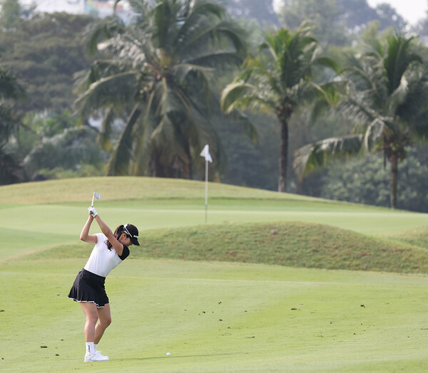 그린을 공략하는 김민별 프로 Klpga