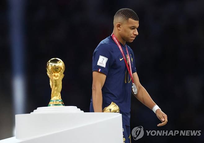 월드컵 메시 제쳤지만 판정패득점왕 오르고도 웃지 못한 음바페