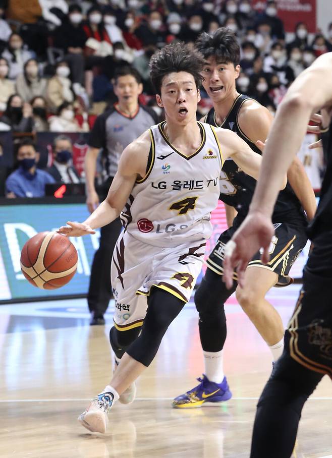 [BK 리뷰] ‘이재도-마레이 동반 활약’ LG, KGC인삼공사 꺾고 파죽의 5연승...1게임 차 선두 추격