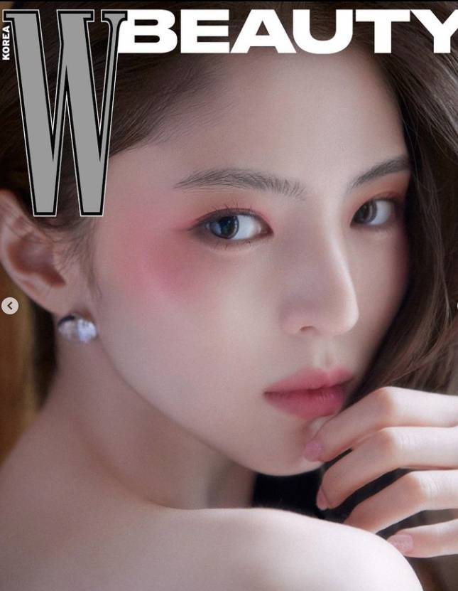 백옥피부한소희미모 이정도라니여리여리 목선 오프숄더룩 어썸클
