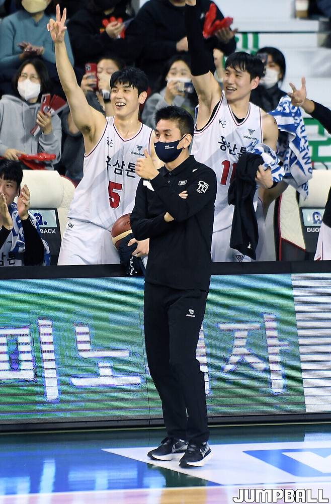 ‘벤치멤버 약하다고?’ KGC, 전원 득점하며 DB 압도