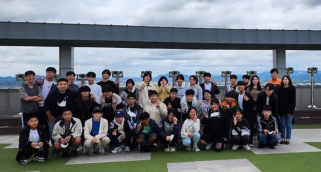 전교생 30명 신안 신의중학교 한정일 교사 교육부장관 표창