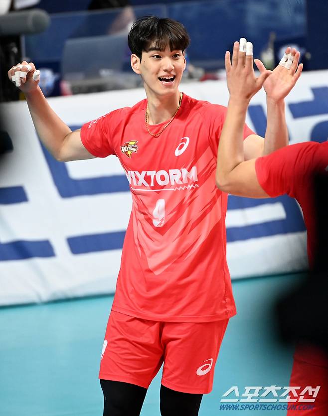 포토 임성진 서브 에이스 환호
