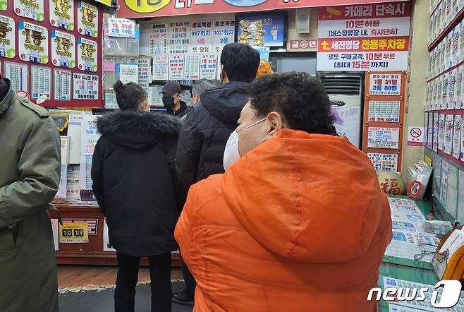 ‘하루 손님 1000명 직원 9명이 아침부터 자정까지 일하는 이 가게는 스퀘어 카테고리