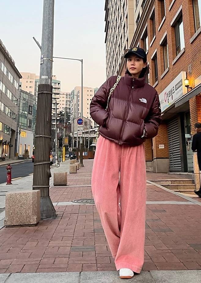 채정안 동네 길도 파리처럼 꾸안꾸 패셔니스타의 동네 마실룩 패션엔