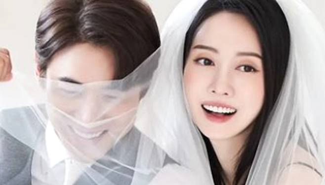 모델 남자친구와 깜짝 결혼 발표했던 여배우가 전한 최근 근황 뉴스에이드