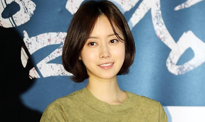 모델 남자친구와 깜짝 결혼 발표했던 여배우가 전한 최근 근황 뉴스에이드