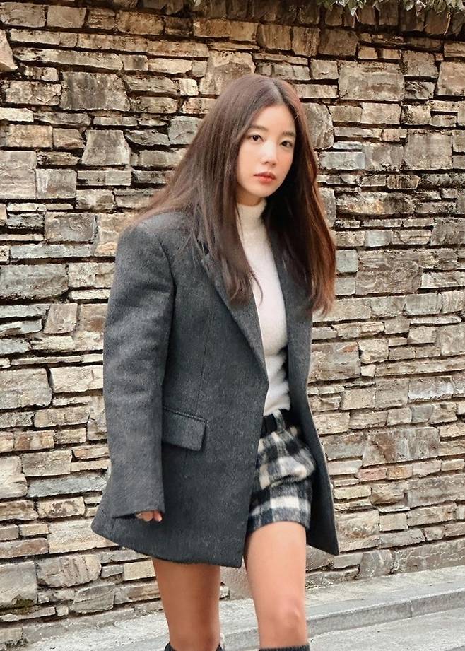 기은세 뉴진스 아닌 누진세” 자폭 걸그룹 뺨치는 41세의 프레피룩 패션엔